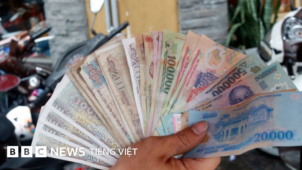 Việt Nam mở rộng biên độ giao dịch tiền đồng để bảo toàn dự trữ ngoại ...