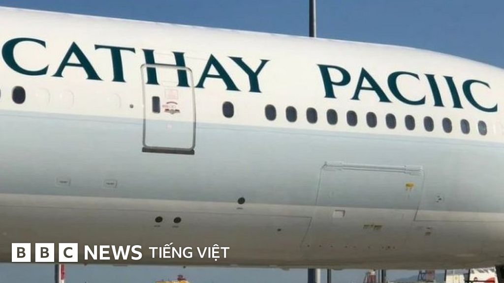 Cathay Pacific sơn tên sai trên thân máy bay - BBC News Tiếng Việt