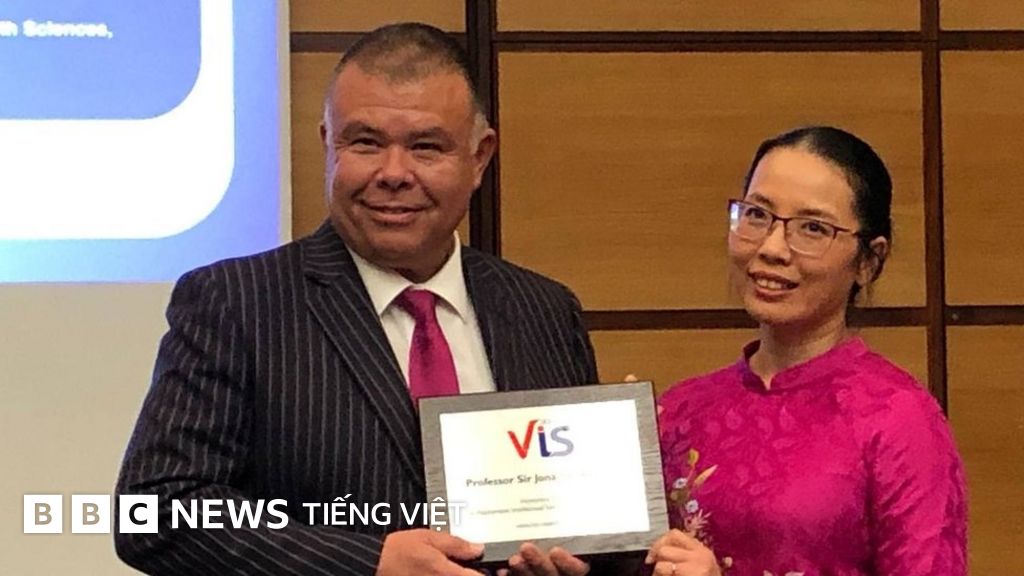 GS gốc Việt Jonathan Van-Tam: ‘Không loại trừ khả năng có biến chủng ...