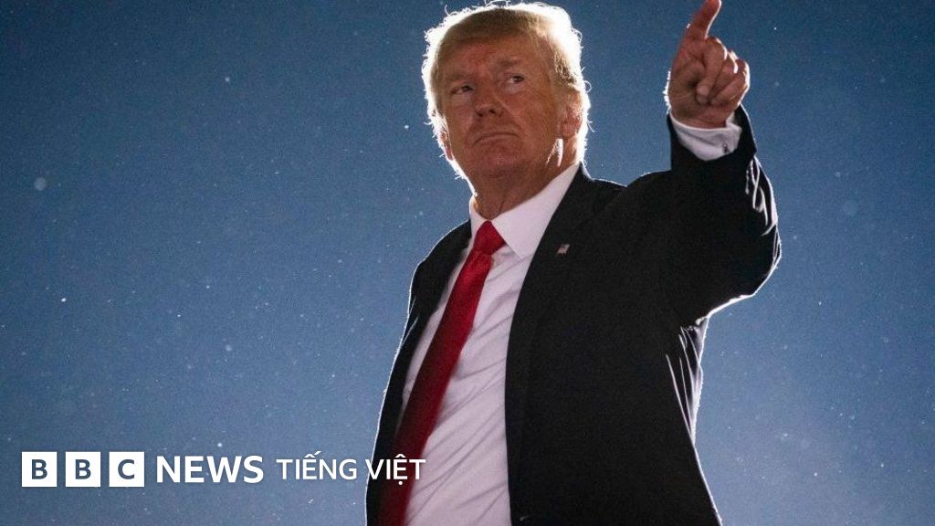 Donald Trump gợi ý ông 'sẽ chạy đua vào Nhà Trắng năm 2024' - BBC News ...
