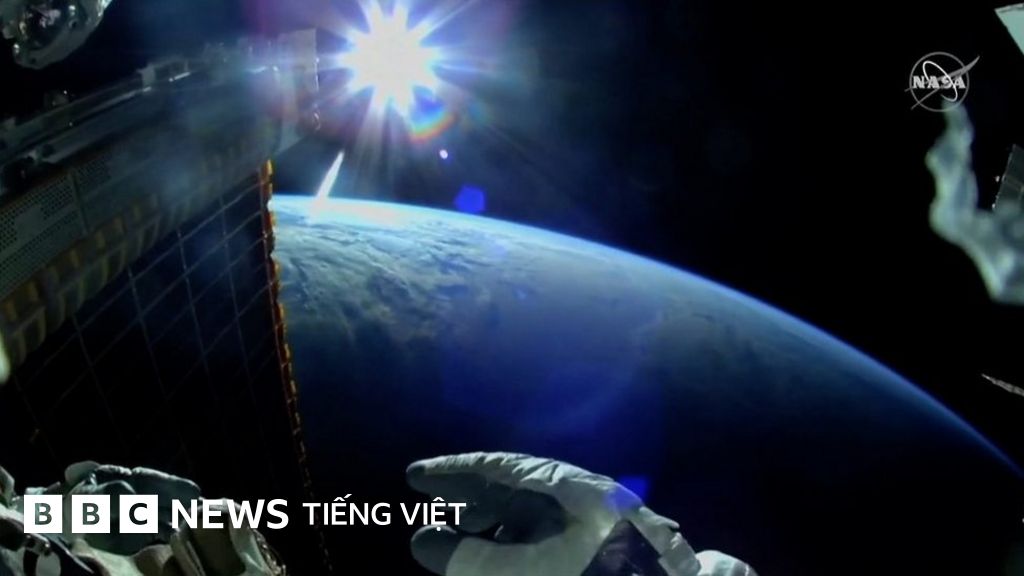 Ra ngoài không gian với các phi hành gia Nasa tại ISS - BBC News Tiếng Việt
