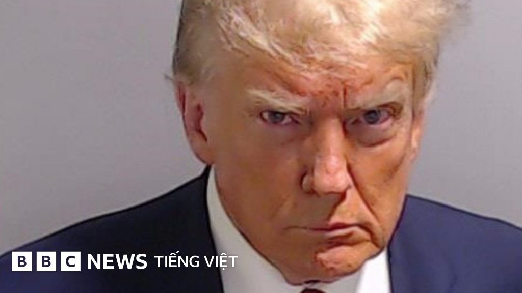 Ông Trump tìm cách tận dụng bức ảnh nhận dạng tù nhân chụp ở Georgia - BBC News Tiếng Việt