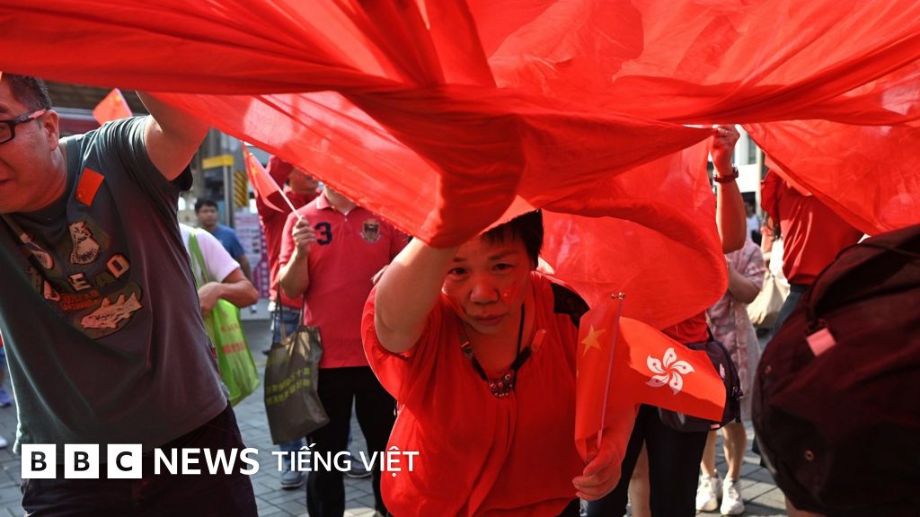 Đường phố Hong Kong trong ngày quốc khánh Trung Quốc - BBC News Tiếng Việt