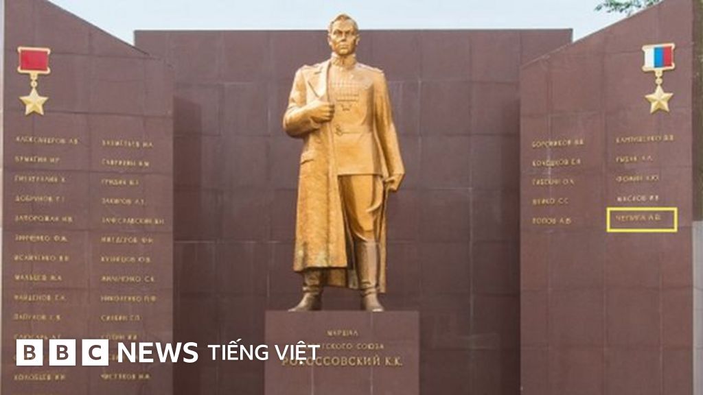 Du khách Ruslan Borishov hóa ra là Đại tá Anatoliy Chepiga - BBC News ...