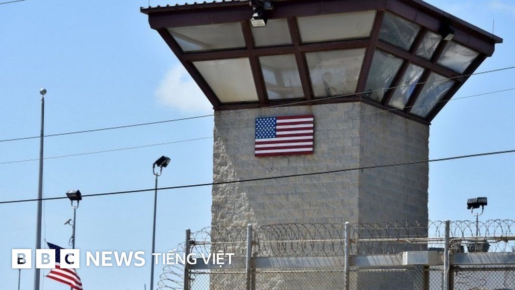 Trump yêu cầu ngừng đưa tù nhân khỏi Vịnh Guantanamo - BBC News Tiếng Việt