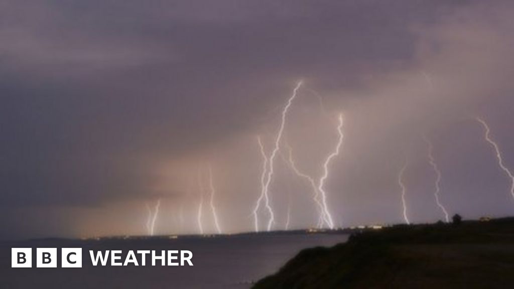 Half UK lightning strikes for last year in just four days - BBC Weather