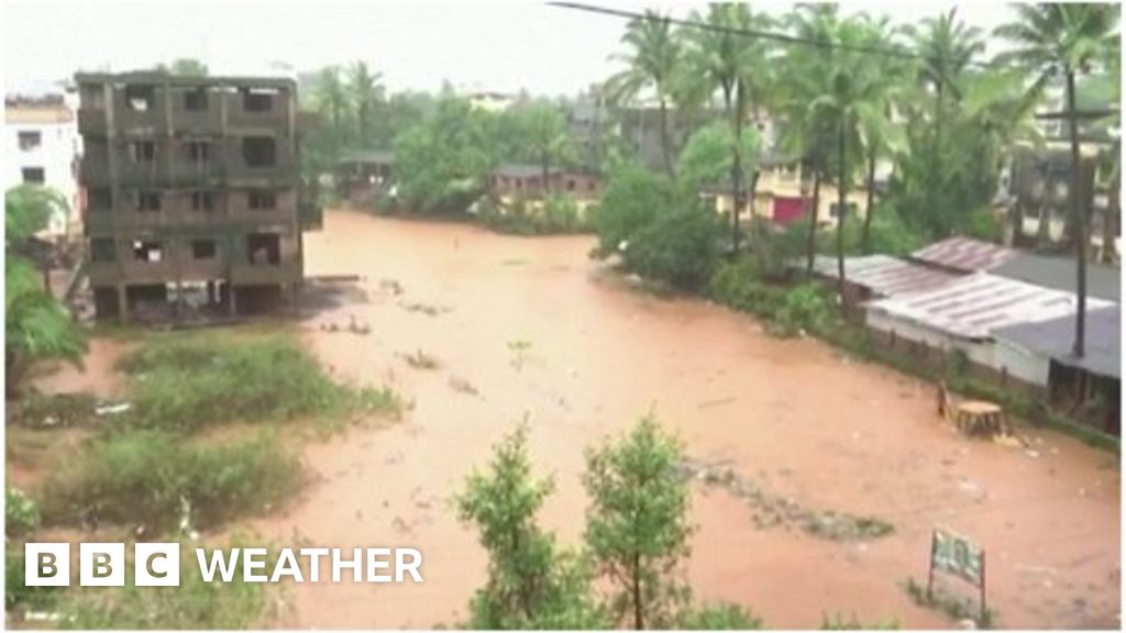 Heavy monsoon rain moves north across India - BBC Weather
