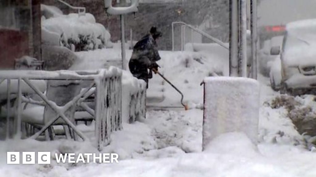 Spring blizzard hits Colorado - BBC Weather