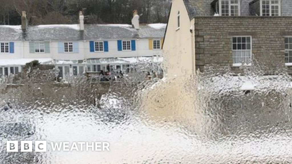 Treacherous conditions expected with amber ice and snow warnings in ...