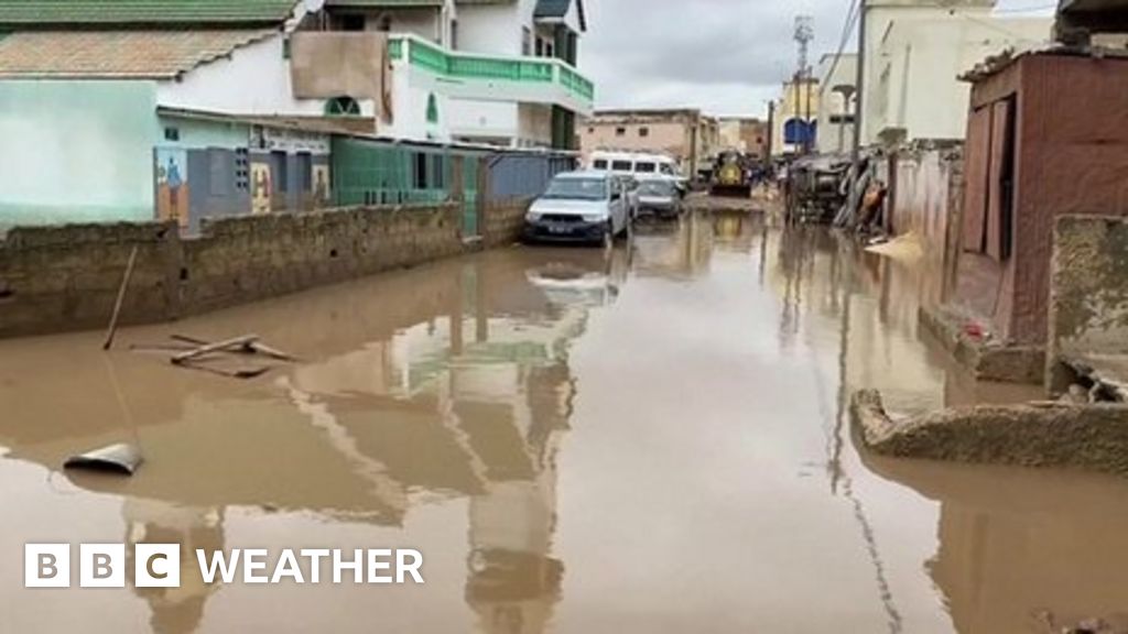 'Rainfall of three months' hits Senegal in a day - BBC Weather