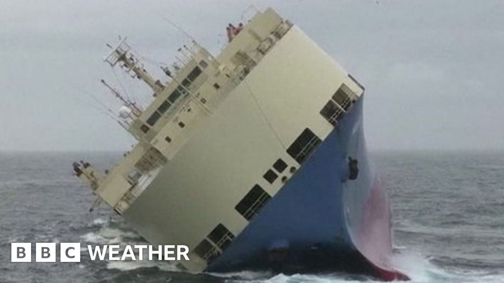 Stranded ship rescue in rough seas - BBC Weather