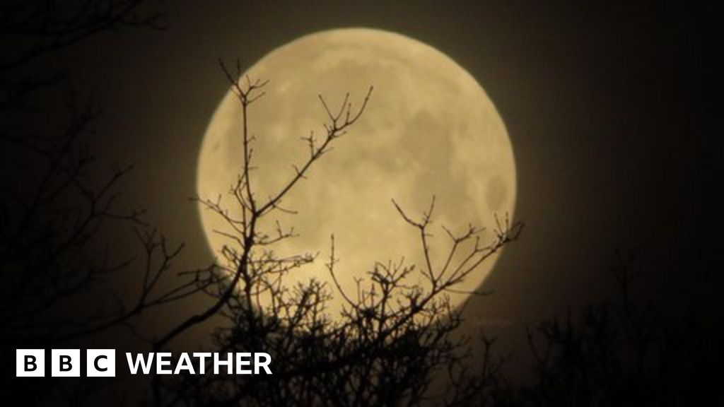 Wolf moon marks first full moon of 2020 - BBC Weather