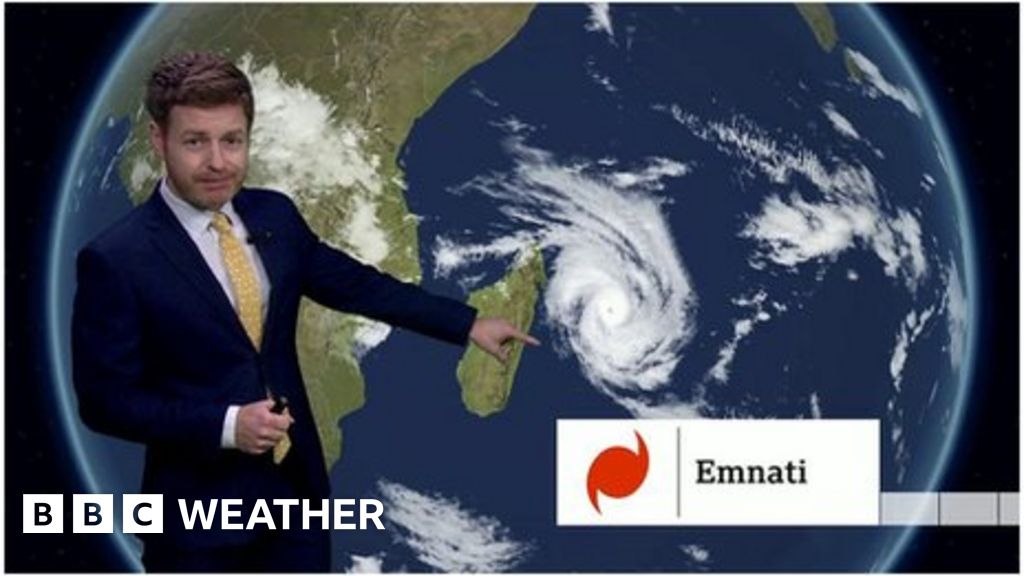 Cyclone Emnati approaches Madagascar - BBC Weather