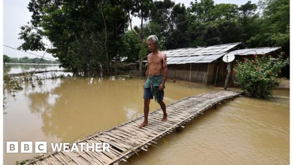 Monsoon floods hit South Asia - BBC Weather