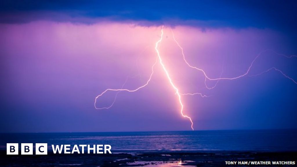 Stormy weekend ahead? - BBC Weather