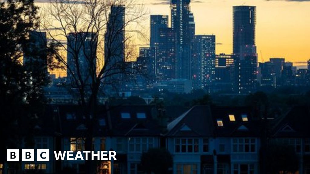 Tropical nights: When the heat makes it hard to sleep - BBC Weather