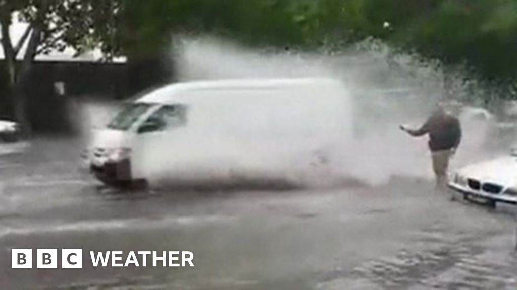 Intense storms follow extreme heat in Sydney - BBC Weather