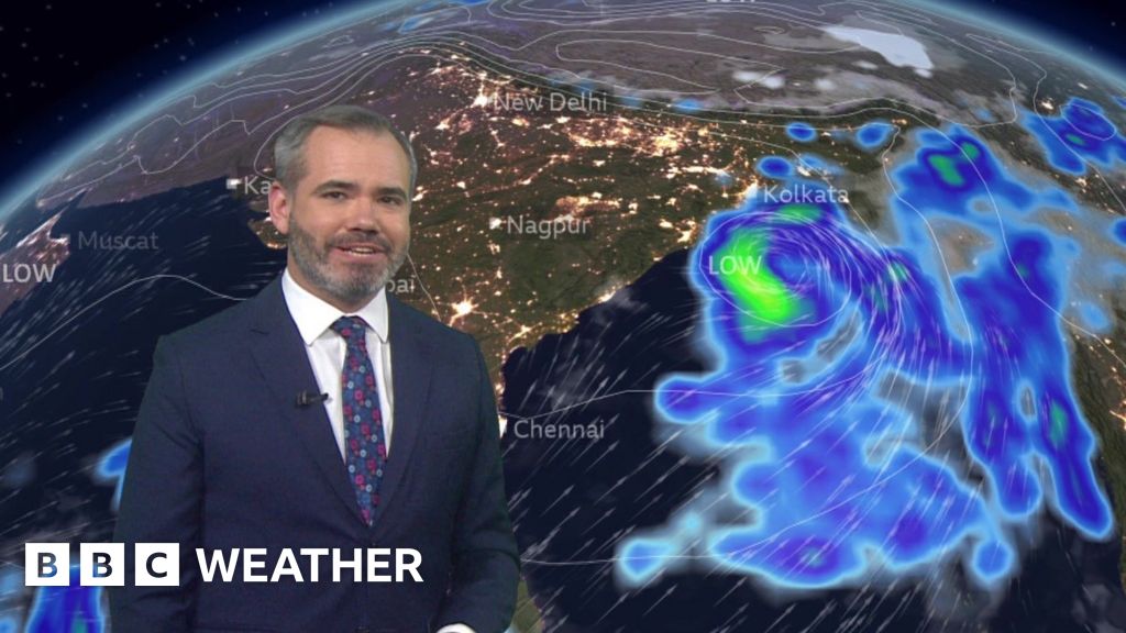Tropical cyclone forming in Bay of Bengal - BBC Weather