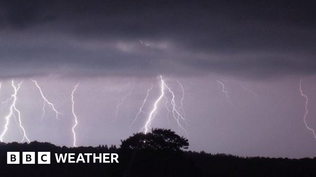 Gallery: Thunder and lightning - BBC Weather