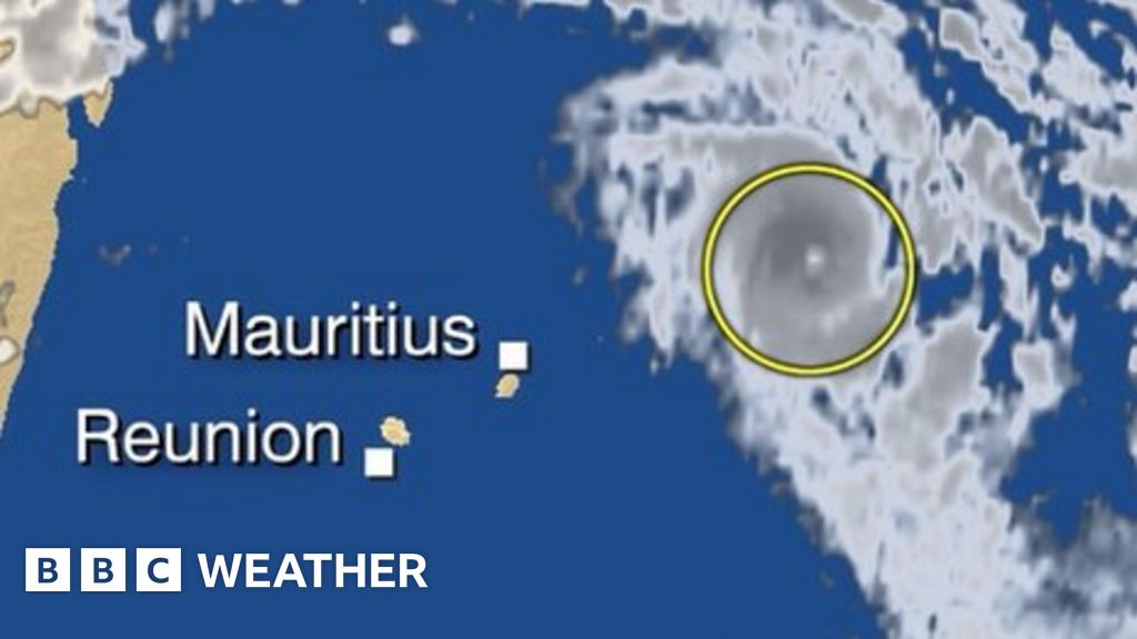 Intense storm threatens Mauritius and Reunion - BBC Weather