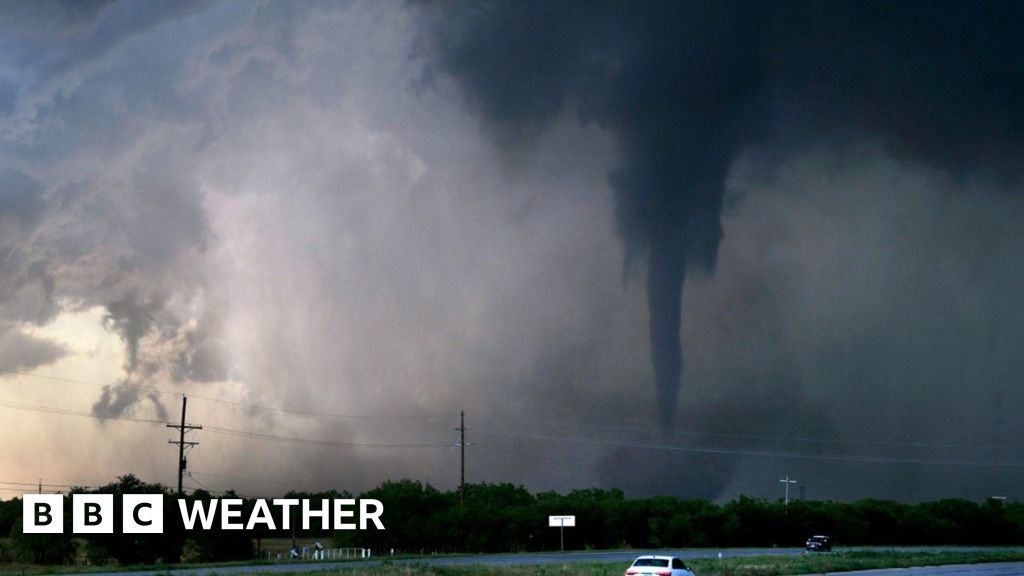 Severe storms and tornadoes in the US - BBC Weather