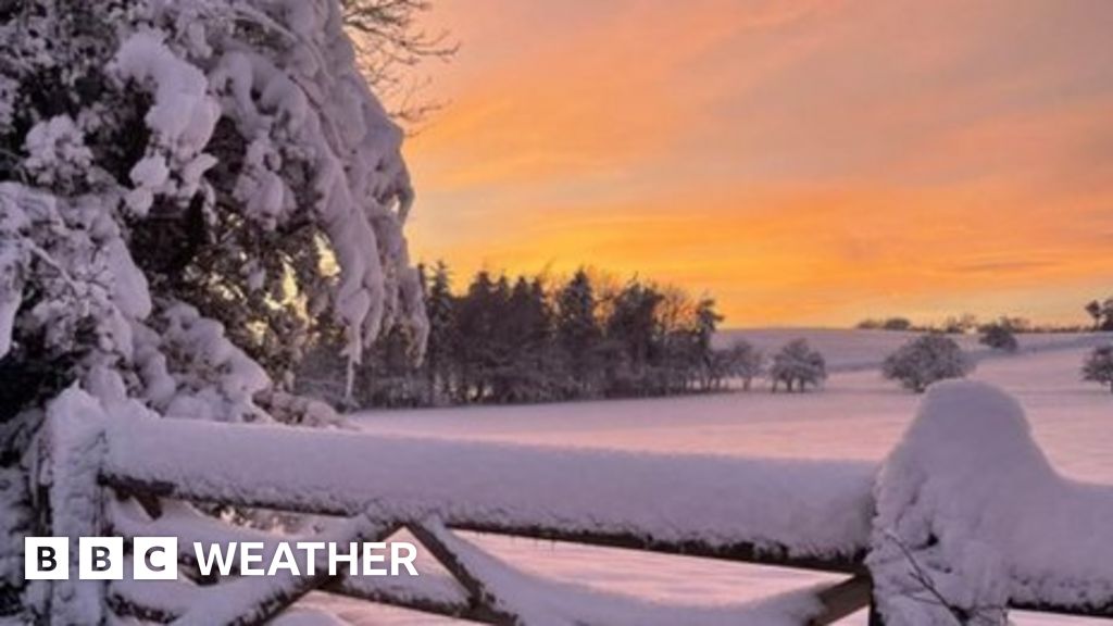 Snowy sunsets photographed across the UK at the weekend - BBC Weather