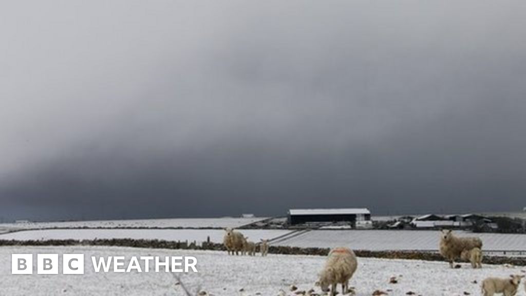 Gallery: April snow showers - BBC Weather