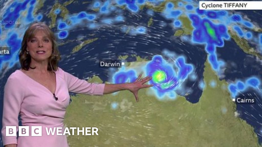 Cyclone Tiffany hits Australia - BBC Weather