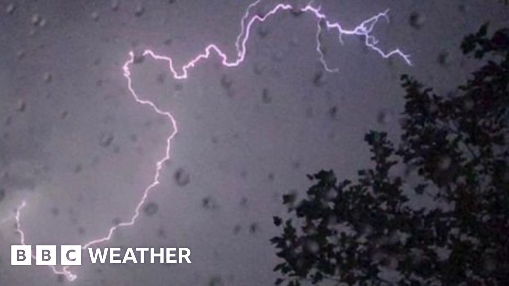 The lowdown on lightning - BBC Weather
