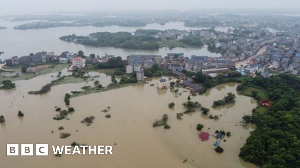 Asia floods: What's the science behind it? - BBC Weather