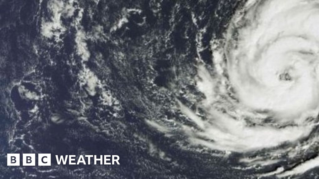 Amber wind warning issued for Northern Ireland - BBC Weather