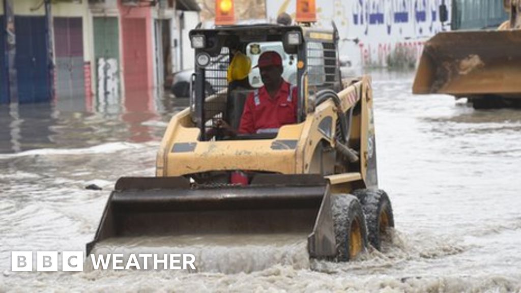 Saudi suffers severe flash floods - BBC Weather