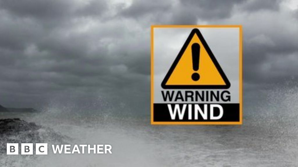 Storm Angus batters southern England - BBC Weather