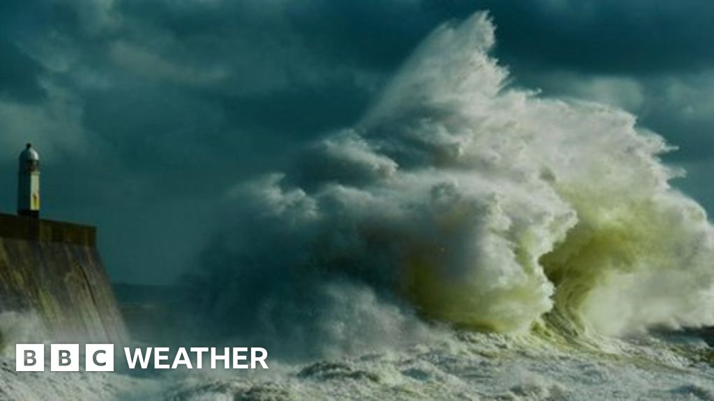 Crashing wave wins Pic of the Season - BBC Weather