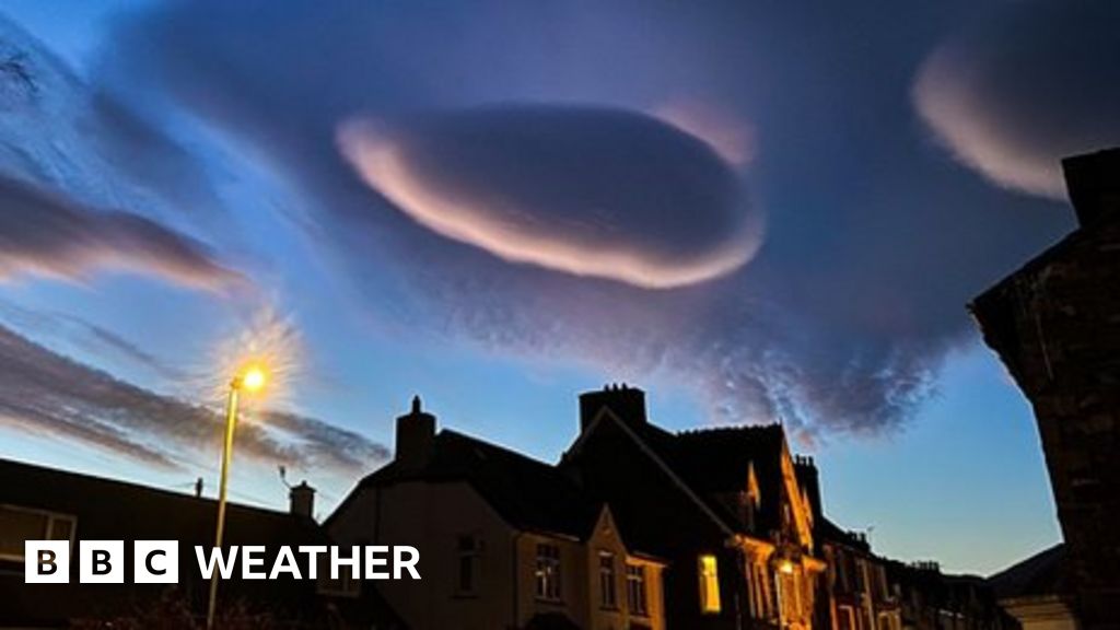 Strange UFO clouds spotted over Cumbria - BBC Weather