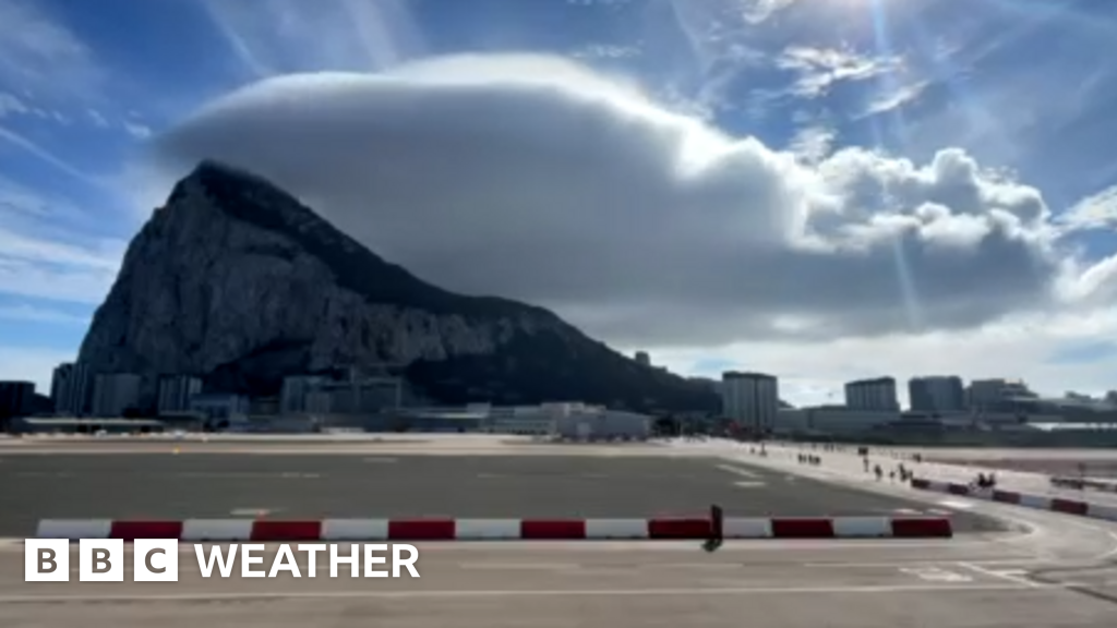 Levanter cloud streams over the Rock of Gibraltar - BBC Weather