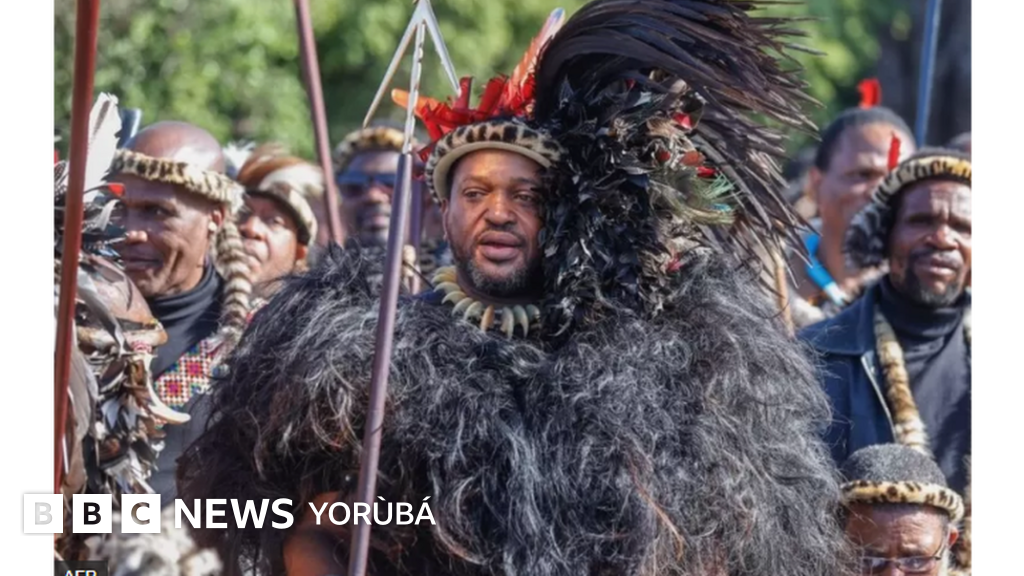 Zulu king: Idálu ni ìṣèlú: Wo bí wọ́n ṣe dé adé fún Misuzulu ka ...