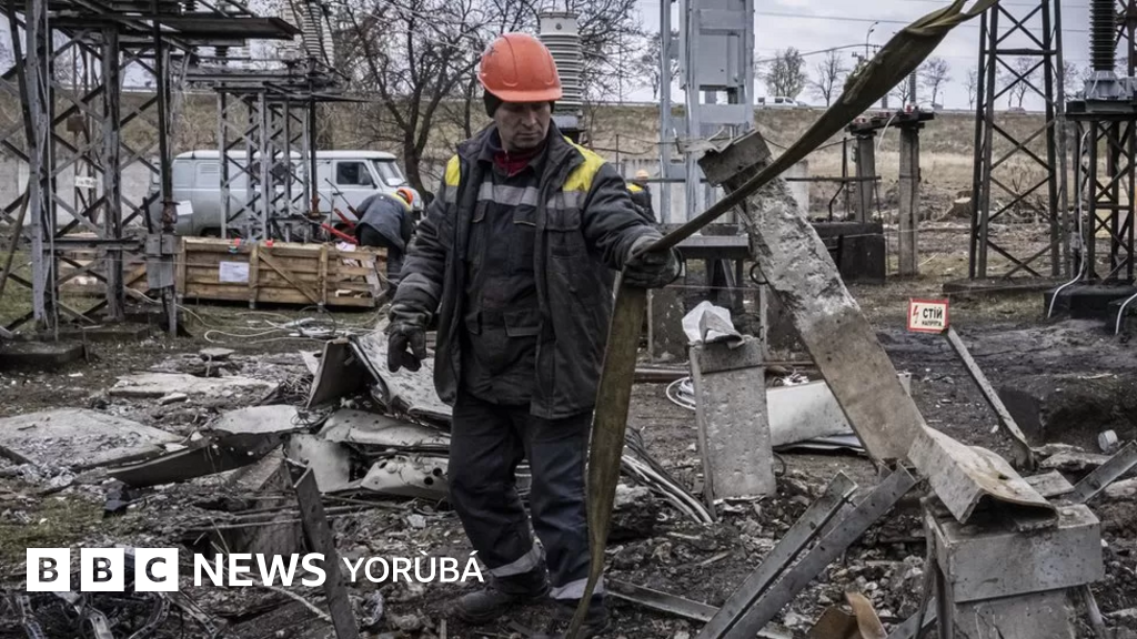 Bàbá Olówó kan gbé òbítíbitì owó fún àtúnṣe orílẹ̀èdè Ukraine - BBC ...