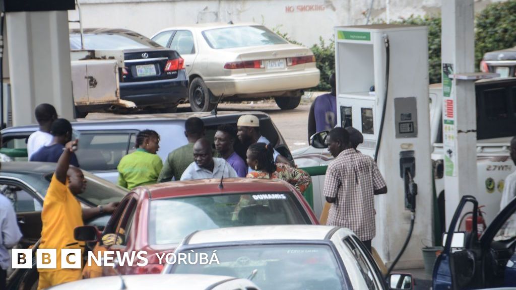 Fuel scarcity: NNPCL àtàwọn alágbàtà epo ń jara wọn níyàn bí àwọn aráàlú ṣe ń tò láti ra epo ...