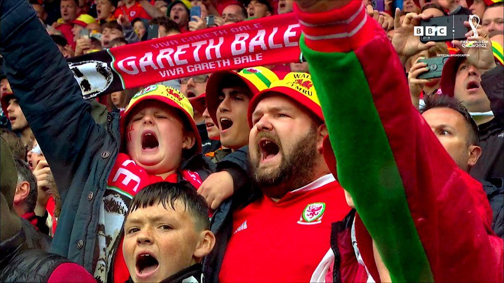 World Cup: Why do Wales football fans wear bucket hats? - BBC News
