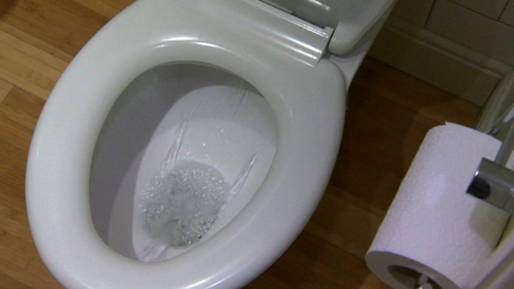 Powered by pee: Scientists turn urine into electricity - BBC Newsround