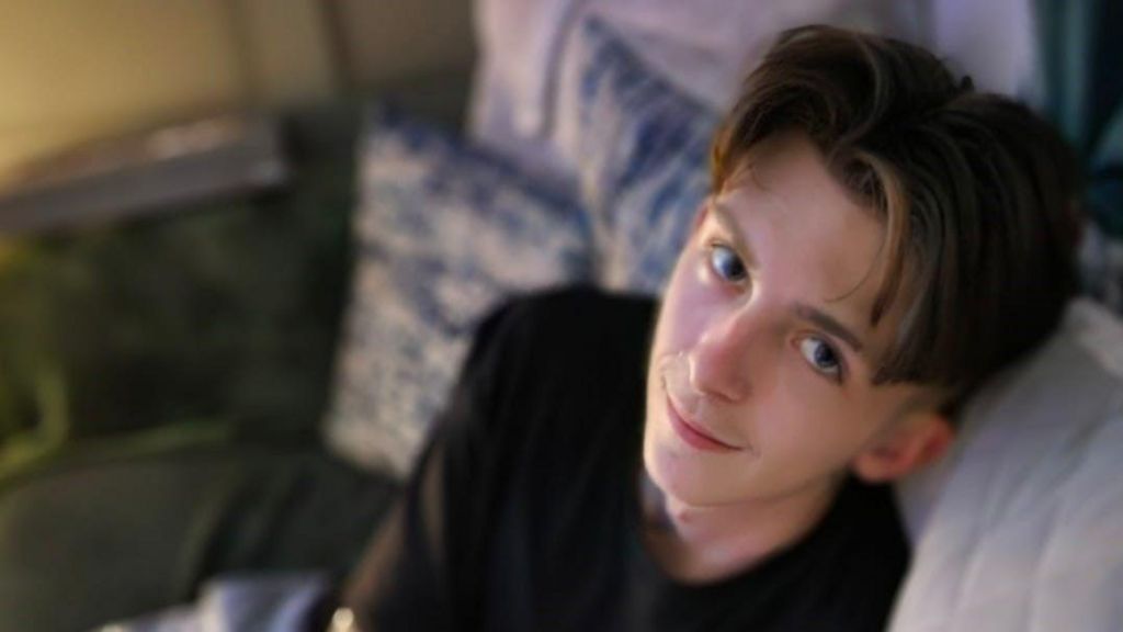 Teen biker spent final hours 'doing what he loved' - BBC News