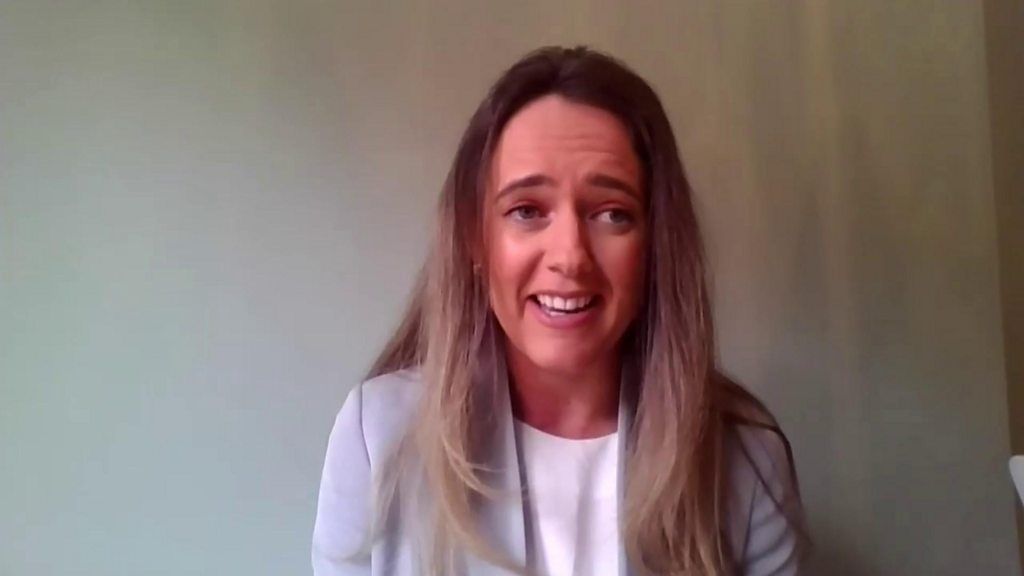 Alliance's Kate Nicholl installed as Belfast lord mayor - BBC News