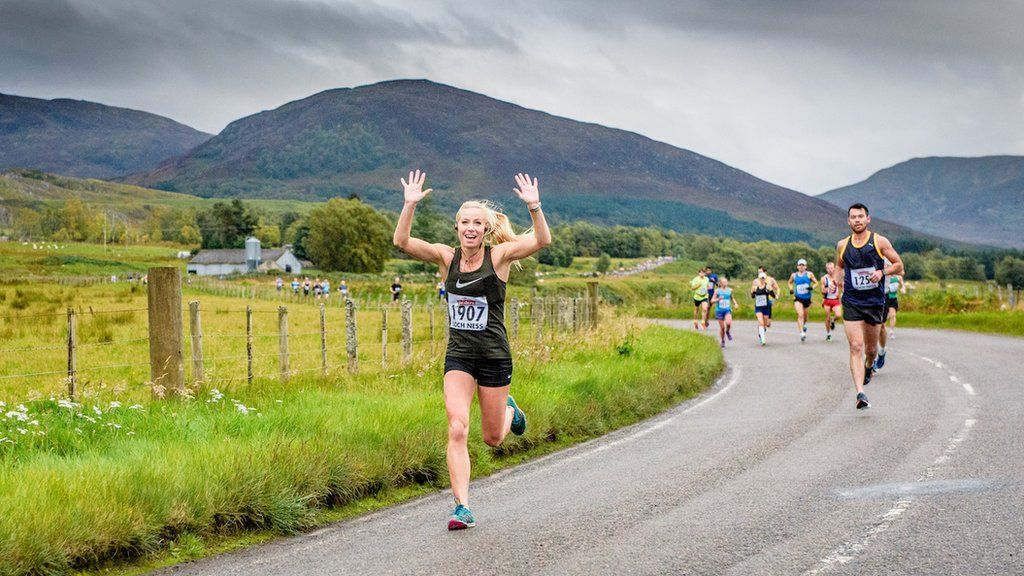 In pictures: Loch Ness Marathon and Festival of Running - BBC News