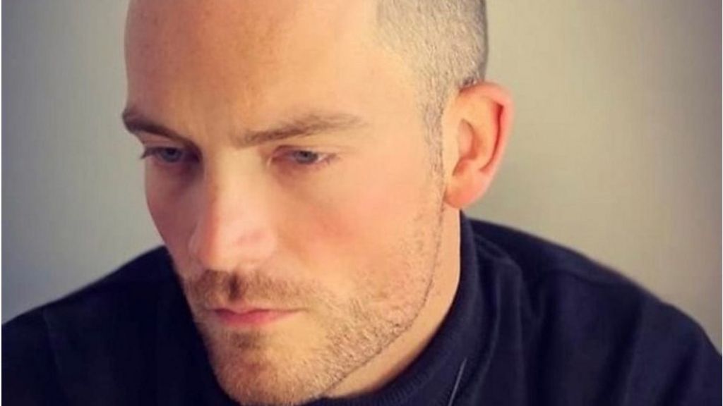 Glyn Wise a Stifyn Parri yn trafod delwedd dynion - BBC Cymru Fyw