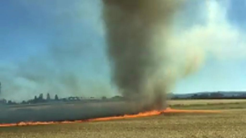 A 'firenado' is filmed burning in US field - BBC Newsround