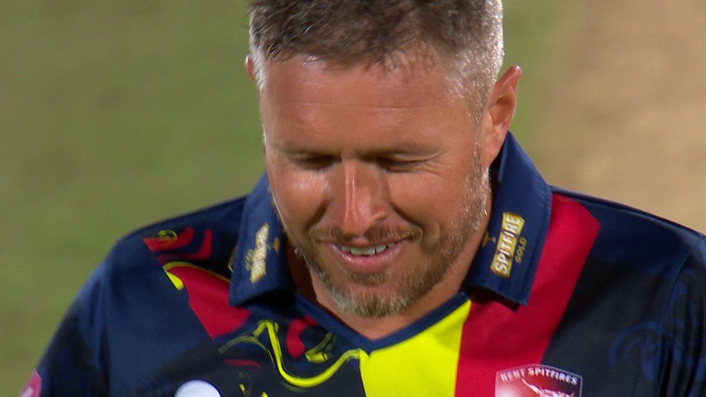 T20 Blast quarter-final: Kent seamer Mitchell Claydon's delivery goes ...