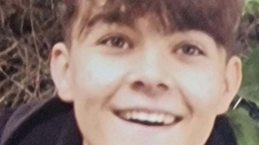 Charlie Cosser: Surrey father to launch charity in son's memory - BBC News