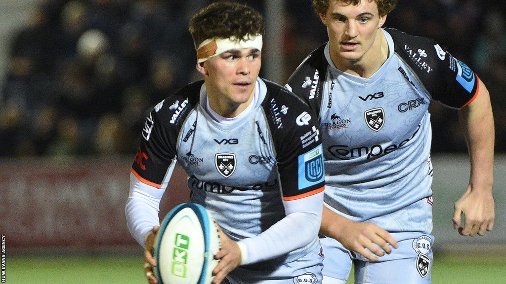 Will Reed: Fly-half signs new Dragons deal - BBC Sport