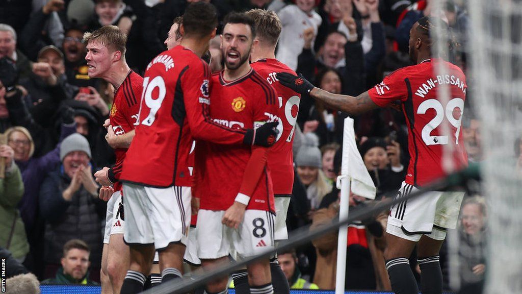 Man Utd 3-2 Aston Villa: Rasmus Hojlund fires United to comeback win over Villa - BBC Sport